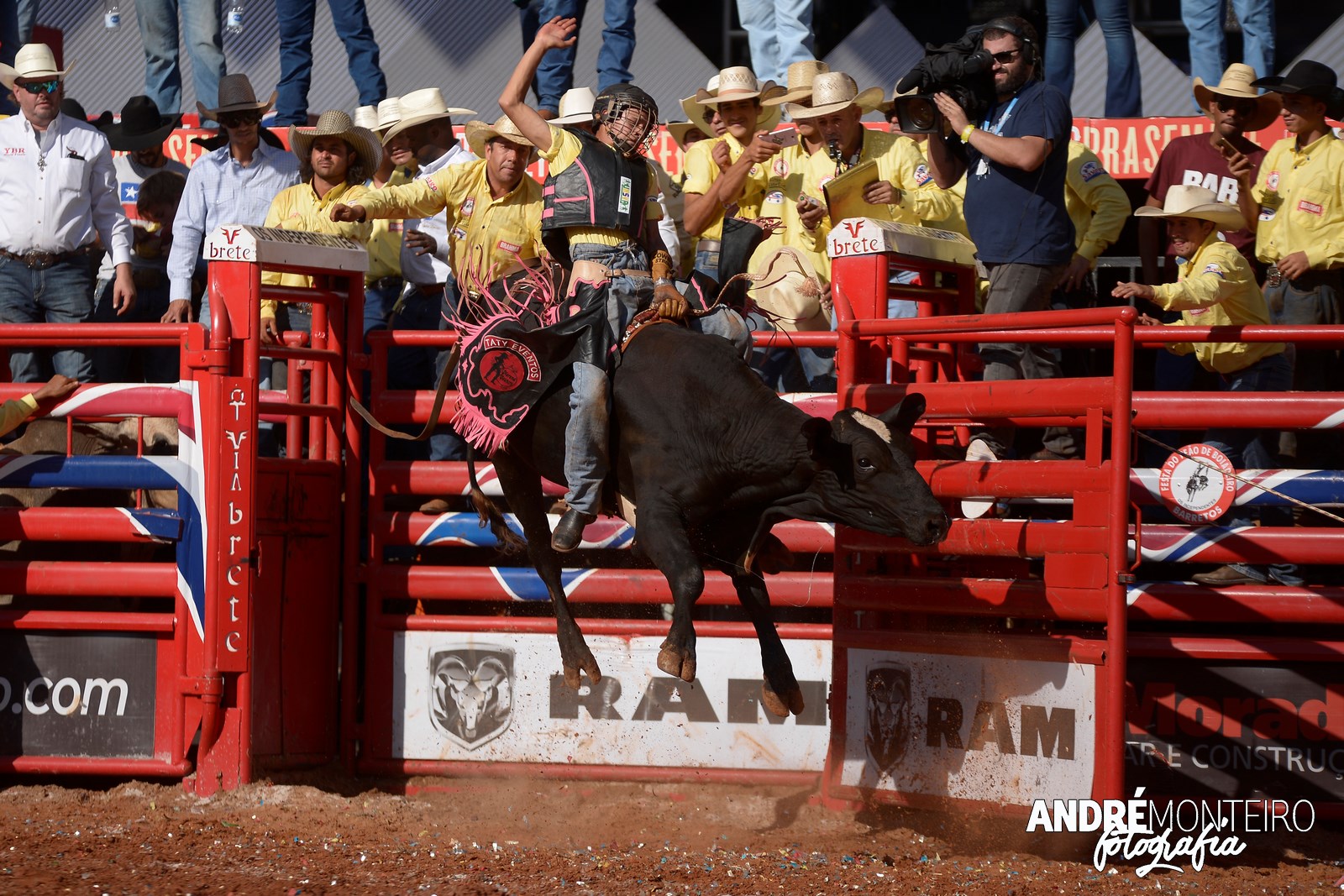 Jovens talentos participam do rodeio sub-20 na 65ª Festa do Peão de ...