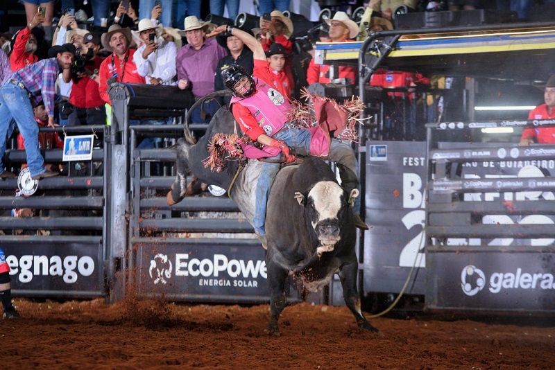 Eikson Pereira vence noite de sábado, 26, pelo Barretos Internacional ...