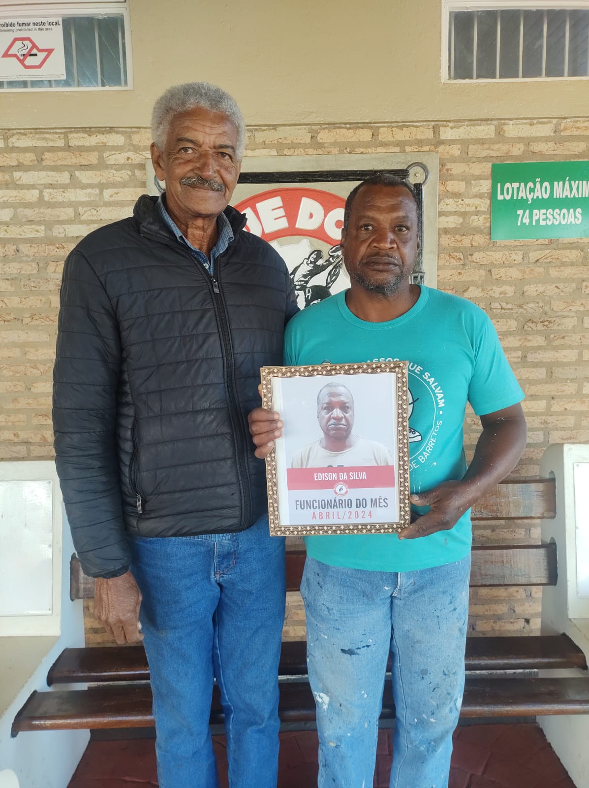 Funcionário do mês de abril: homenageado é o pintor Edison Silva ...